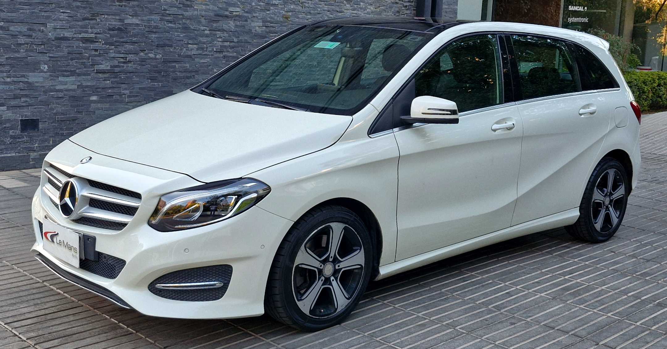 2018 Mercedes Benz B220 | Le Mans Autos, autos usados en venta.