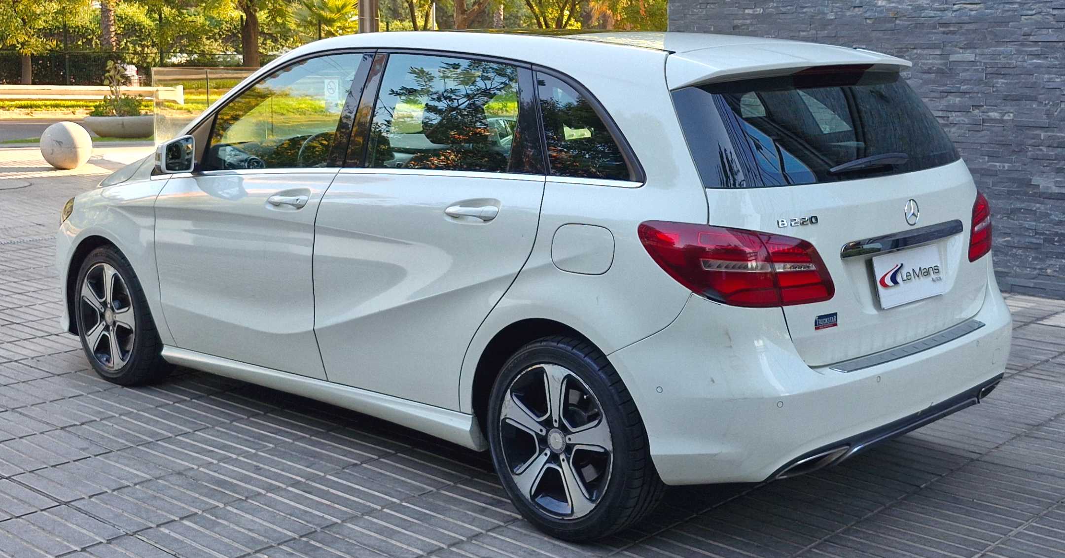 2018 Mercedes Benz B220 | Le Mans Autos, autos usados en venta.